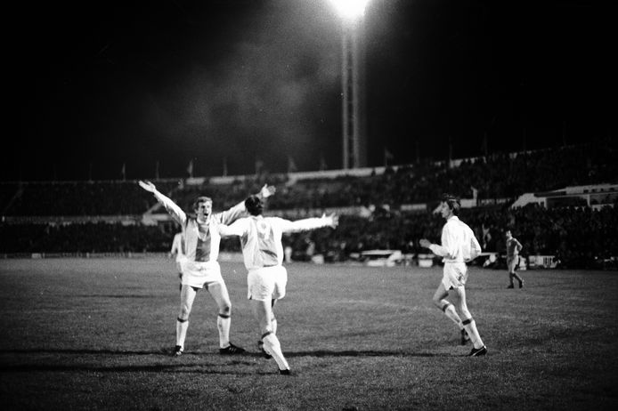 De vijf historische ontmoetingen tussen Ajax en Benfica | Sport ...