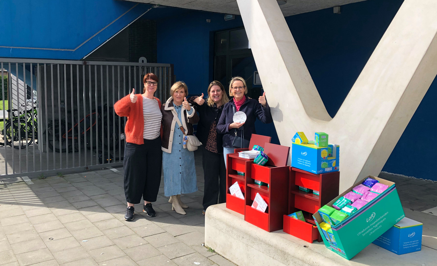Leerlingen VTI Oostende leverden 100 handgemaakte menstruatiekastjes ...