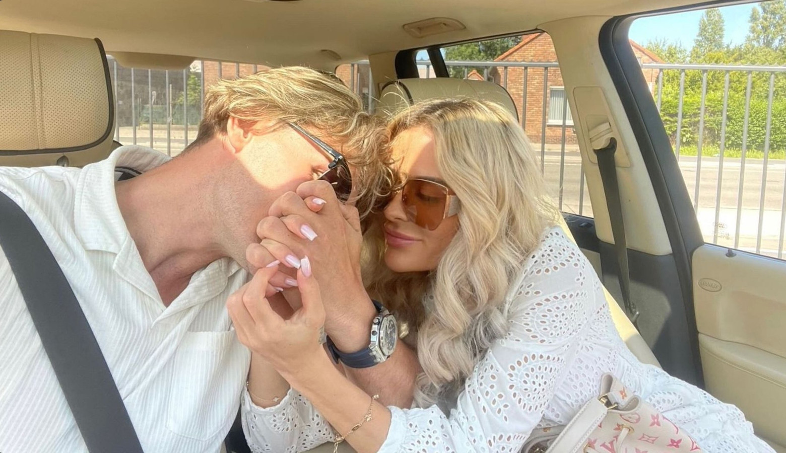 Binnenkort trouwen ze, maar hij heeft geen problemen met haar erotische activiteiten: wie is ...