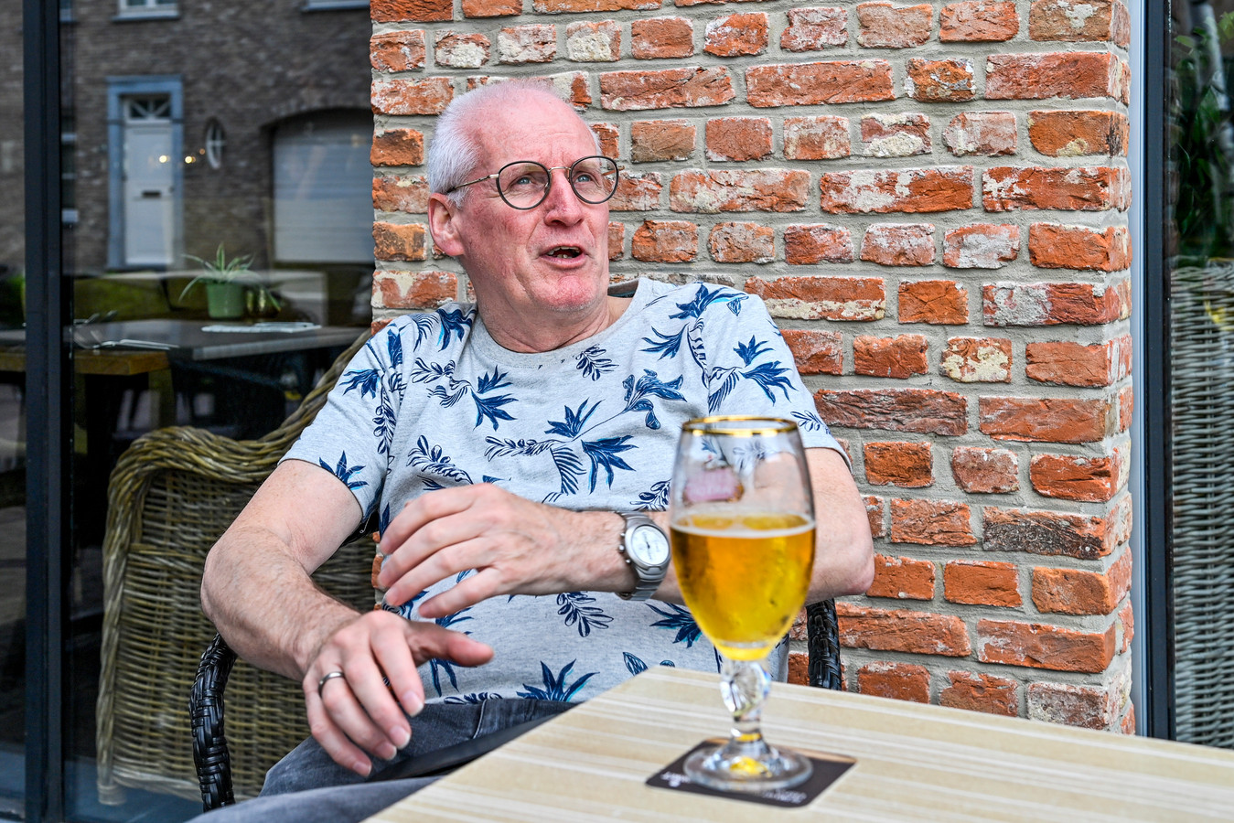 In Poppel ga je op café plassen met mondkapje op: ‘Als je hier logica ...