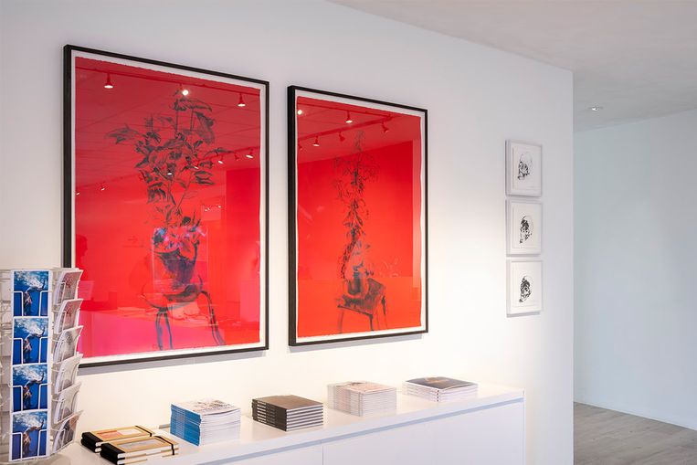 Sam Drukker portretteert live bezoekers van zijn tentoonstelling