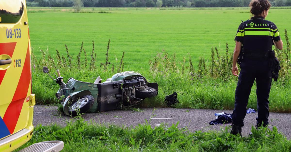 Duo hard ten val met scooter in Boven-Leeuwen, één van hen ernstig ...