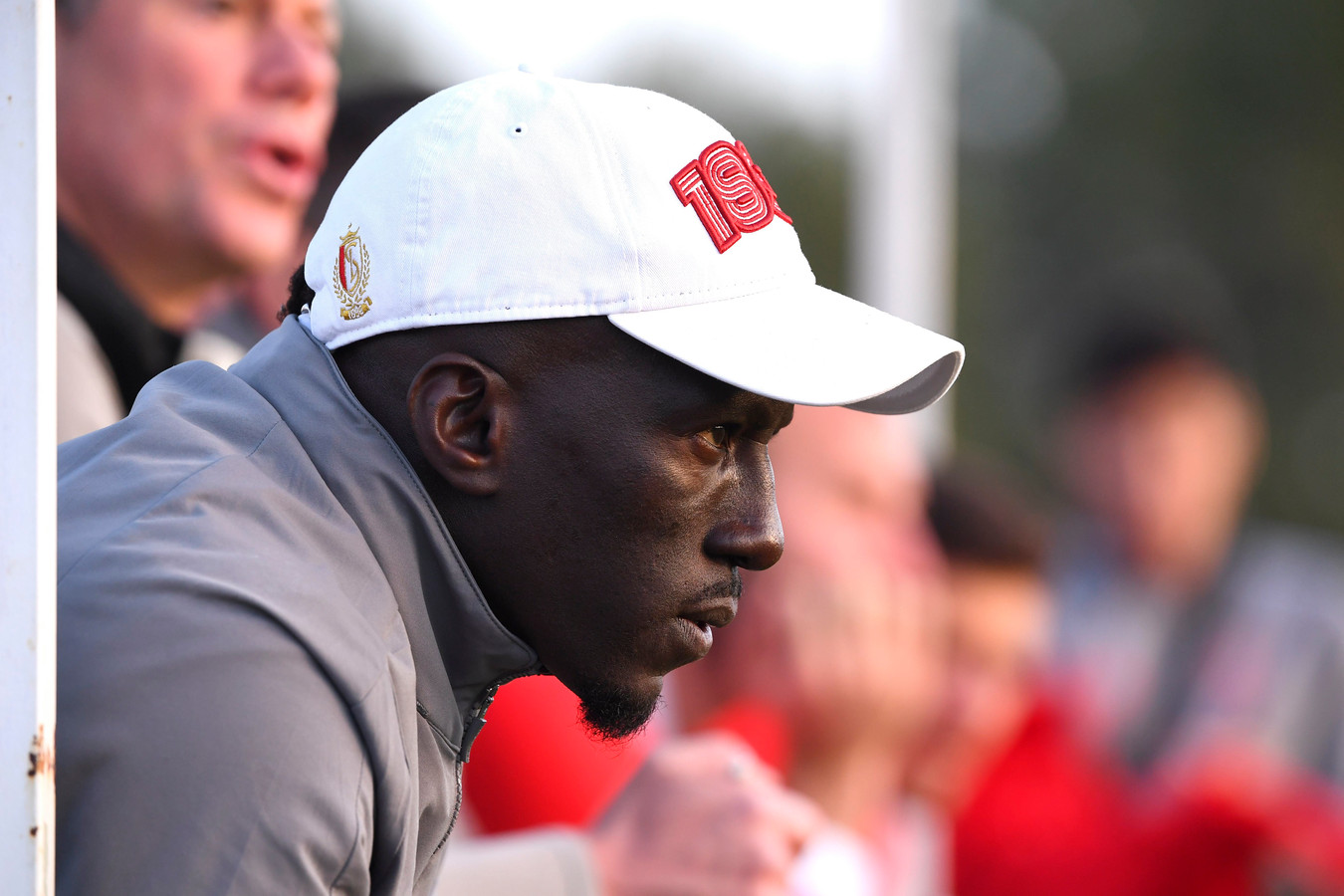 Mbaye Leye en route pour devenir le nouvel entraîneur du Standard ... Mbaye Leye en route pour devenir le nouvel entraîneur du Standard ...