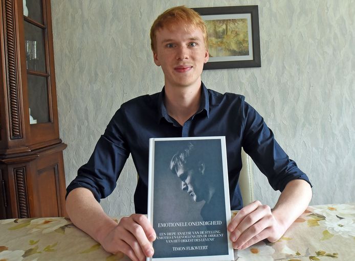 Jonge schrijver uit Oostburg levert vijfde boek in twee jaar tijd: ‘Ik heb altijd al veel ...