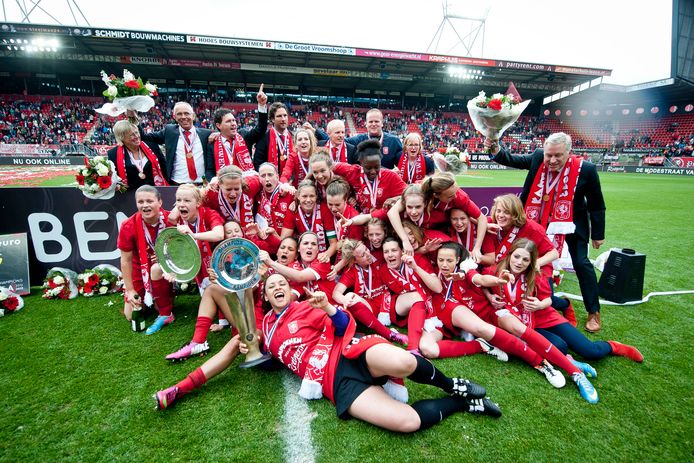 Van de eerste schaaluitreiking tot en met de negende voor recordkampioen FC Twente Vrouwen: hier ...