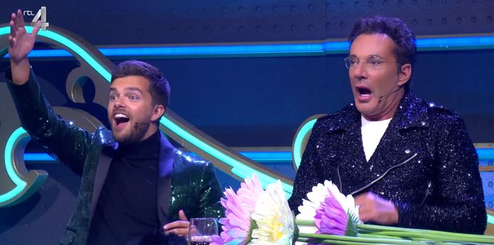 Twee miljoen kijkers zien panel ernaast zitten bij Paard in The masked ...