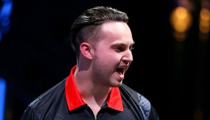 Brian Raman deelt zijn geheimen op Darts Company | Tongeren | hln.be