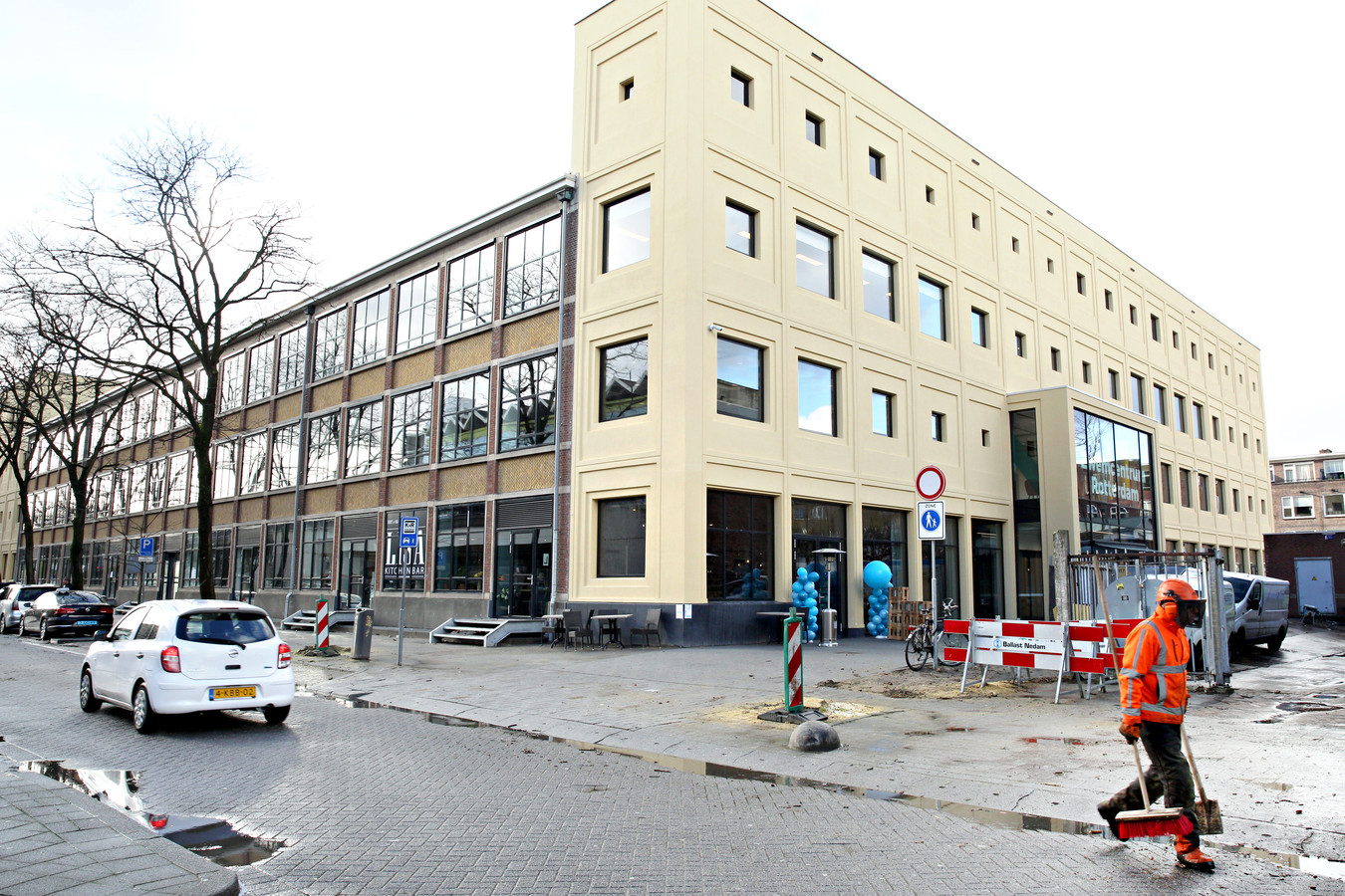 Al weken niet zwemmen in het 50-meterbad van Zwemcentrum Rotterdam op ...