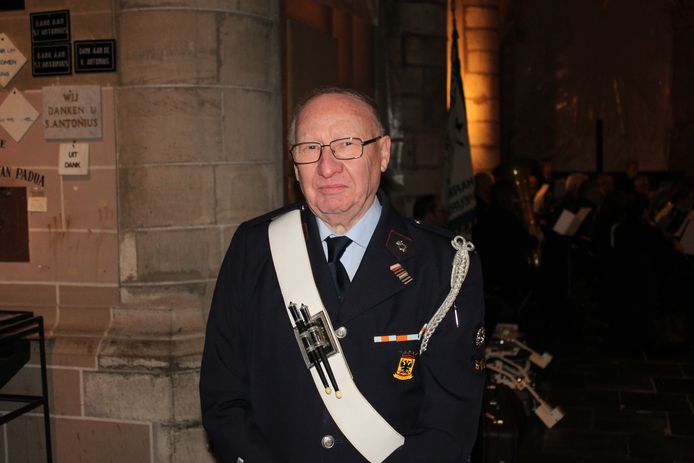 Tamboer-Majoor Jean-Claude Van Wynen (75) hangt zijn mace aan de wilgen ...