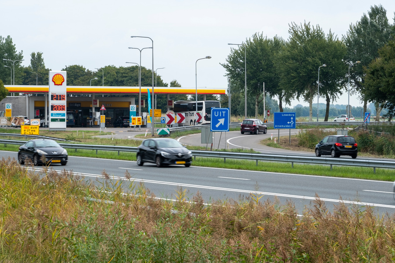 ‘De Meeuw’ neemt tankstation Shell bij Arnemuiden over (en ja, ze gaan ...