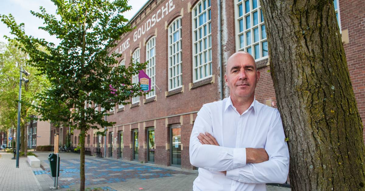 Ontslagen refo-docent Arjan van Essen doet boekje open bij Pauw | Gouda ...