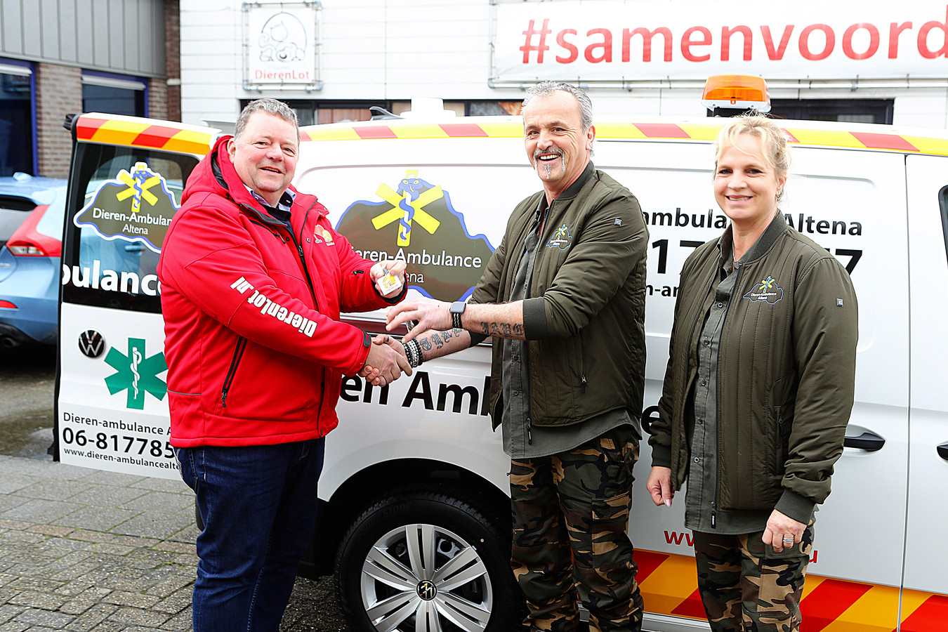 Dierenambulance Altena kan jaren vooruit met nieuwe bus: ‘We kregen op ...