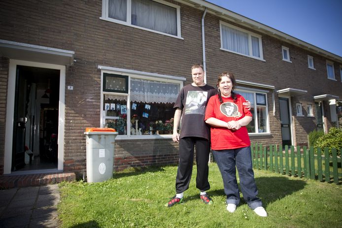 ‘Romana’ (51) van Zanger Rinus plotseling overleden | Show | AD.nl