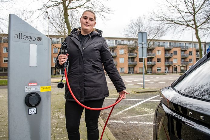Tientallen laadpalen vanwege ‘veiligheid’ lange tijd onbruikbaar ...