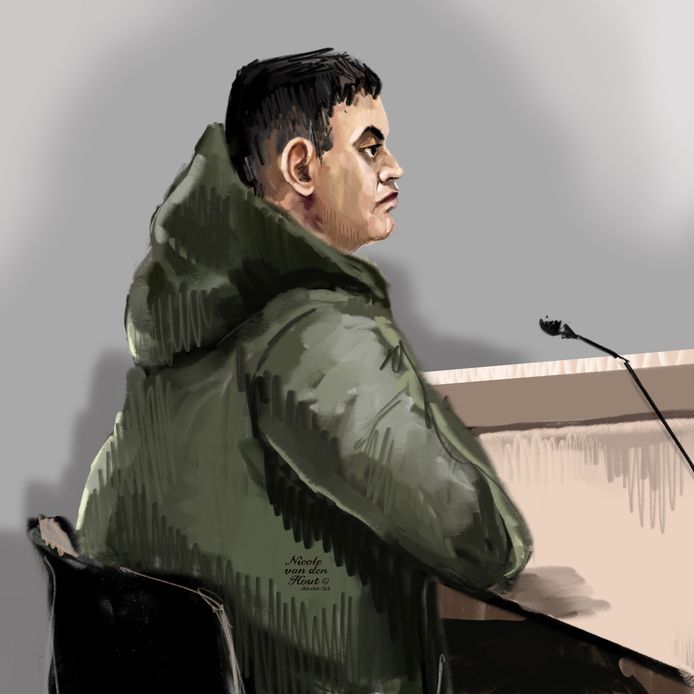 Man ontkent dat hij 30 autobanden lek prikte terwijl hij op beeld staat ...