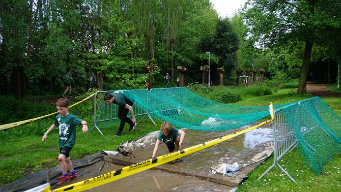 IN BEELD. Van schuim- tot modderbad: recordaantal deelnemers voor Wase ...