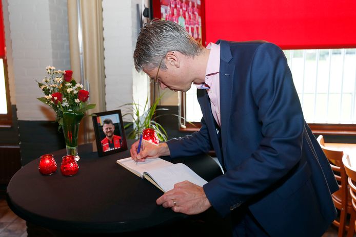 Luc Jacobs herdacht in kantine Helmondia | Helmond | ed.nl