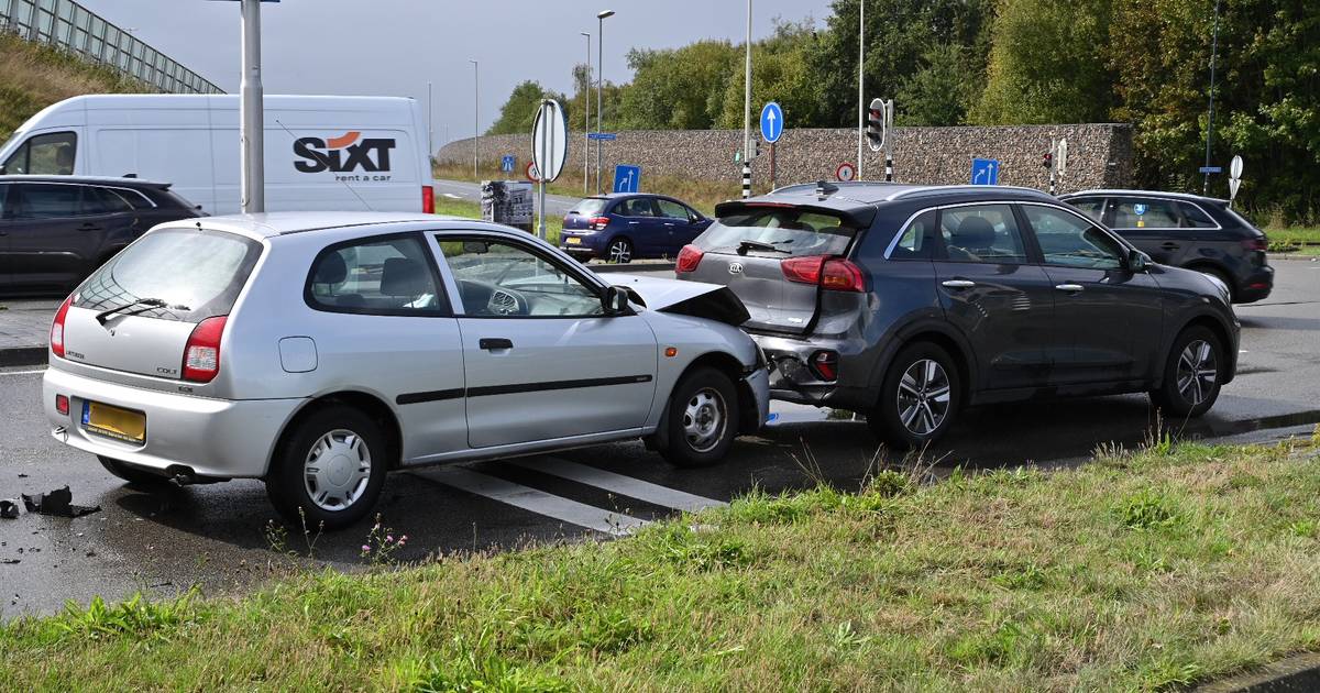 Twee auto's botsen op Ettensebaan in Breda | Breda | bndestem.nl