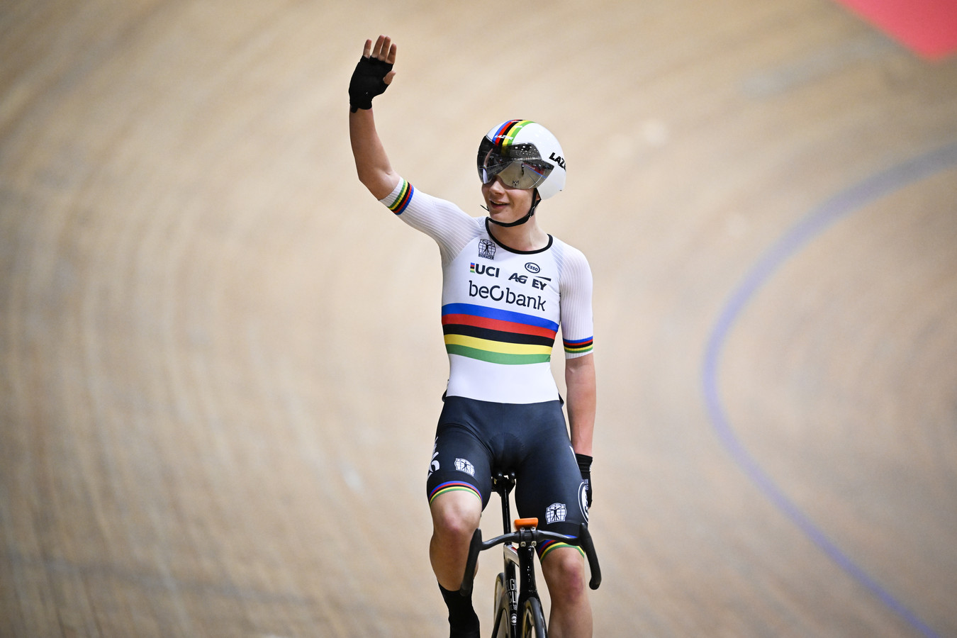 Cyclisme sur piste: Lotte Kopecky reste sur le toit de l’Europe | Foto ...