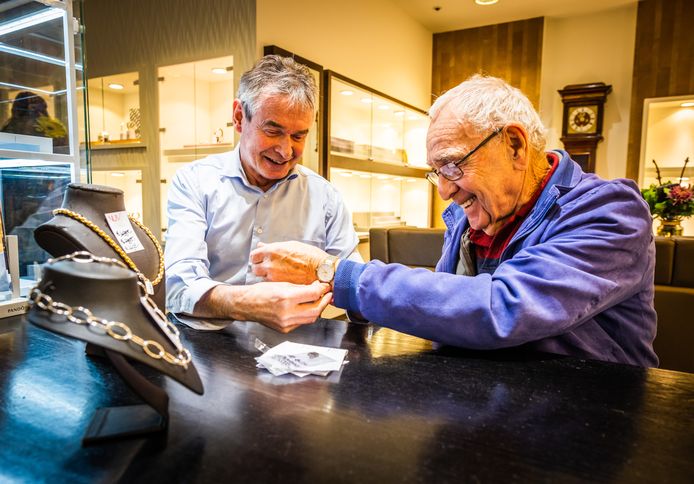 Met het stoppen van juwelier Arie Noorlander verliest ’s-Gravendeel een ...