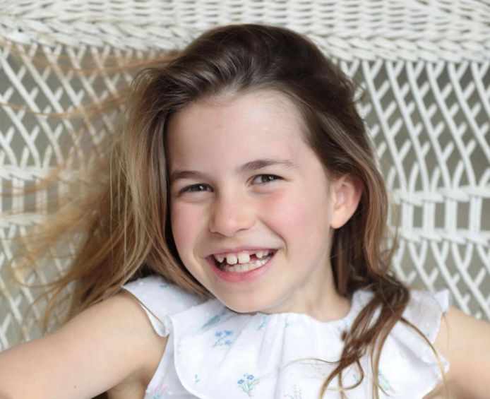 Kate en William delen nieuwe foto van prinses Charlotte, ter ere van ...