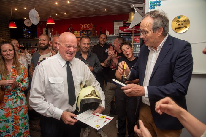 Luitenant Walter Frulleux (67) zwaait af bij Wetterse brandweer: “Dik ...
