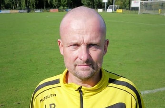 Trainer Driessen verlengt bij Heijen, Roeffen van HBV naar Achates ...