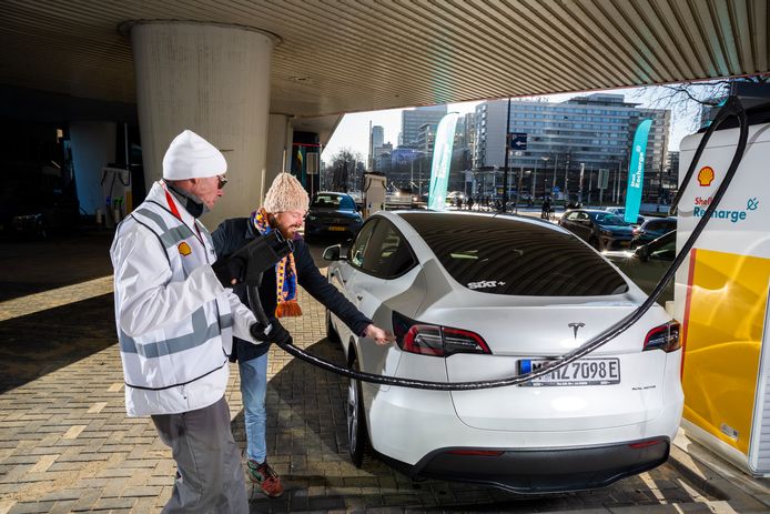 Je wagen volgooien met benzine of diesel? Bij dit bekende Shell-station ...
