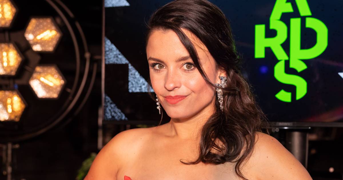 Eva Koreman doet beroemde Beyoncé-foto na om zwangerschap te onthullen | Show | AD.nl