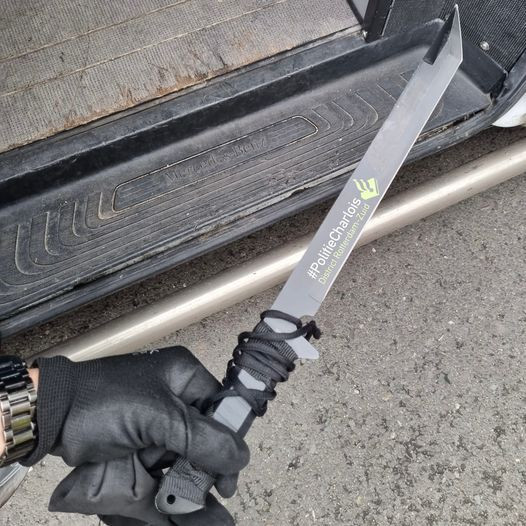 Overvallers met flink mes op zak aangehouden | Foto | AD.nl Overvallers met flink mes op zak aangehouden | Foto | AD.nl