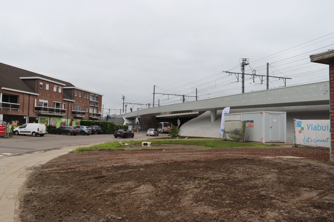 Fietsbrug over Vijfstraten officieel geopend: “Kinderen kunnen nu veilig druk kruispunt ...