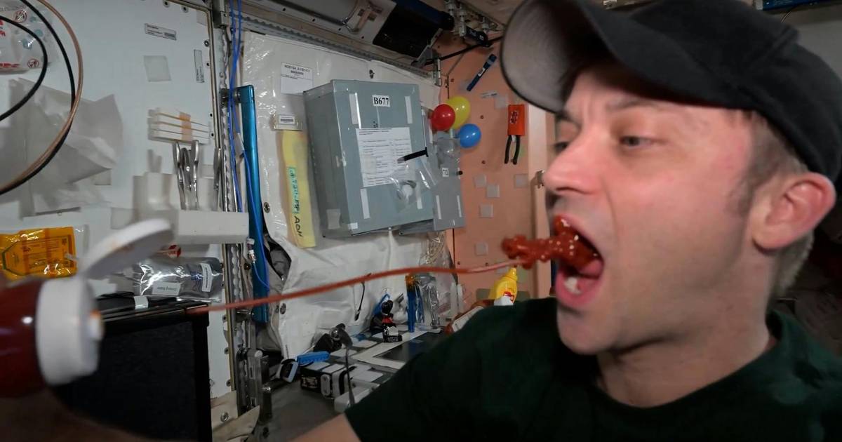 Zo eten astronauten ketchup in de ruimte: 'Iedereen vindt het óf ...