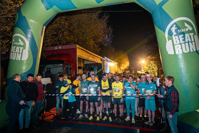 Beatrun lokt 1300 lopers, Lichtjes aan de Leie is goed voor 4500 wandelaars | Waregem | hln.be