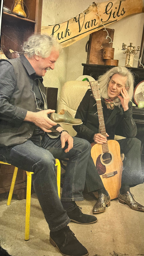 KEMPENSE KLEPPERS. Schoenmaker Luk (68) is een van de laatsten in zijn ...