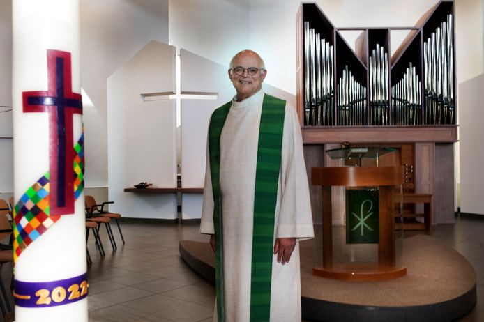 Toen zijn dochter levenloos ter wereld kwam, was predikant op sneakers ...