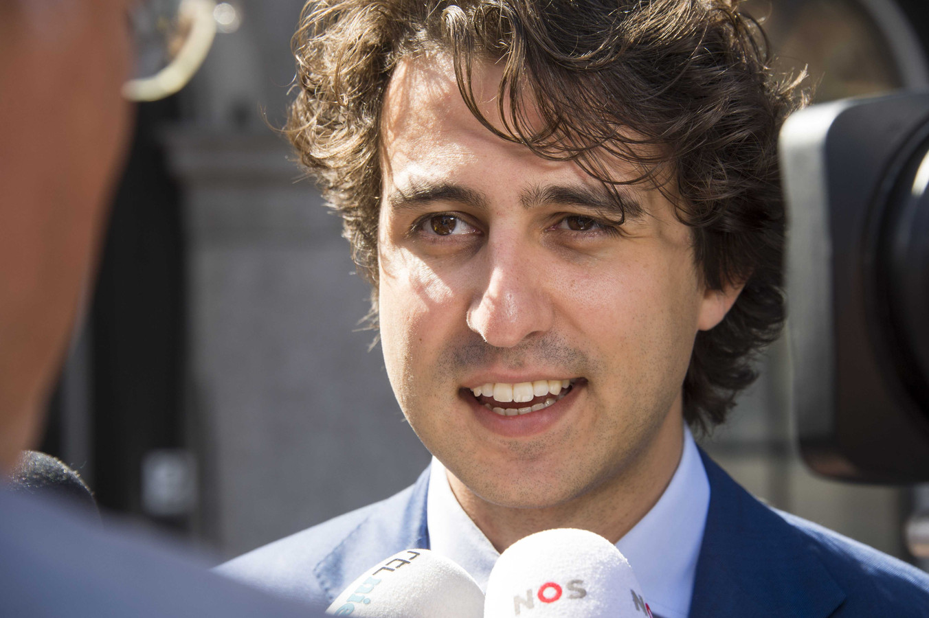 Jesse Klaver neemt demonstratie Geert Wilders op de hak | Foto | AD.nl