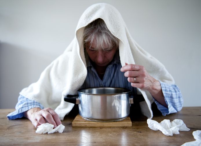 Het is nu hoesten en proesten, huisartsen hebben het er razend druk mee ...