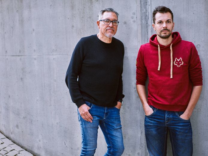 Vader en zoon brengen samen boek ‘Randje Buitenspel’ uit: “100 ...