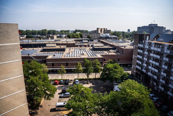 Buurt vreest voor nog meer hittestress bij winkelcentrum Kronenburg in ...