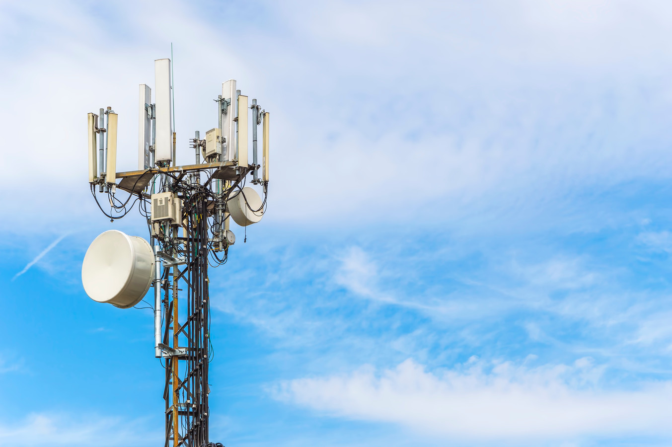 Proximus verplaatst gsm-mast aan sportzone Opglabbeek | Foto | hln.be