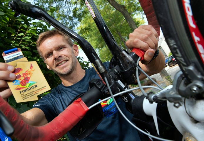 Eigenlijk had hij nog maar twee jaar te leven, nu loopt Mathieu (48 ...