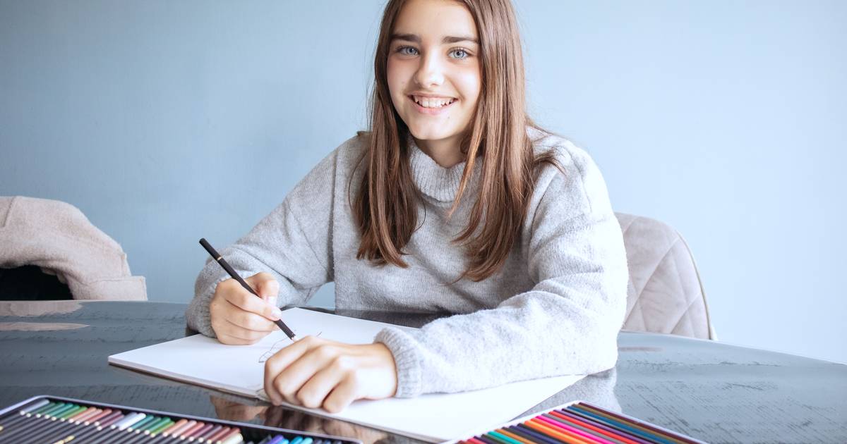 Britt uit Oostburg houdt van tekenen en shoppen | Sluis | pzc.nl