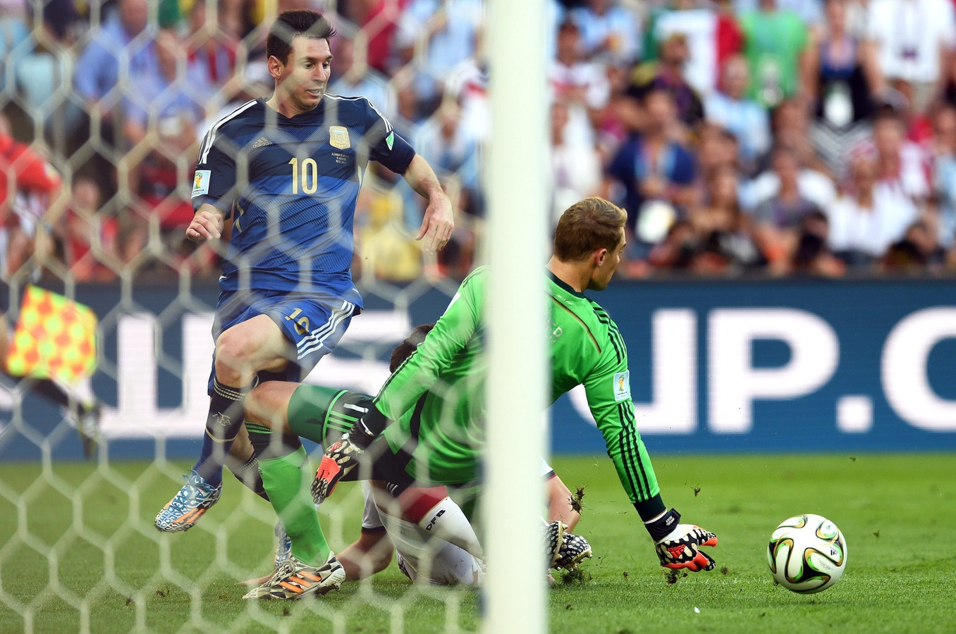 Lionel Messi scoorde nog nooit tegen Manuel Neuer | Foto | AD.nl