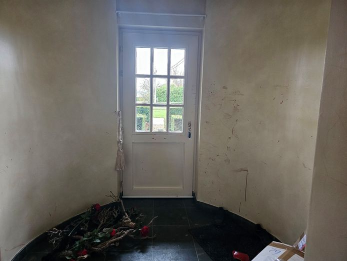 Jan (56) krijgt zware klappen van overvallers, maar kan terugkloppen ...