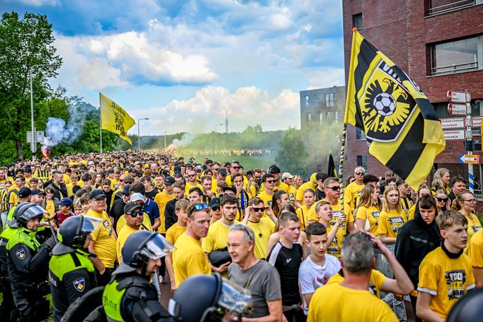 Hoe nu verder met Vitesse, na wéér een stevige dreun? ‘De tijd is nu de ...