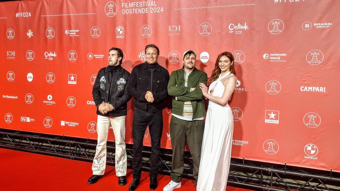 Internationale sterren Sam Heughan en Eleanor Tomlinson schitteren op ...