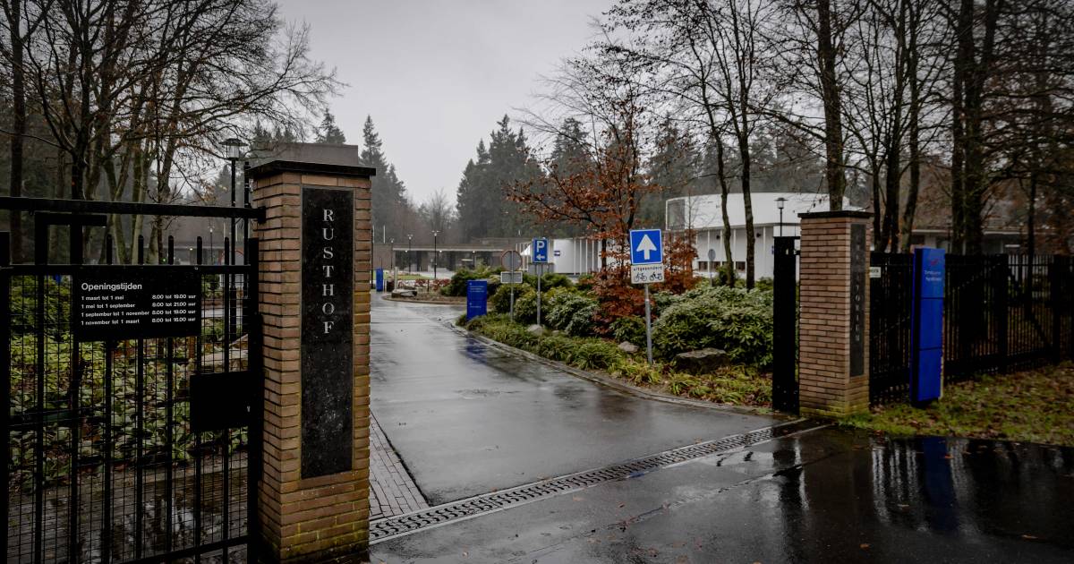 Nabestaanden halen dierbaren weg van begraafplaats Rusthof na oproepen ...