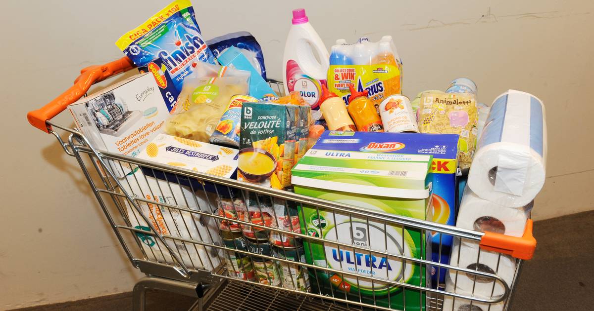 ABVV zet volle winkelkar in Kortrijk: wie dichtst kostprijs inhoud gokt ...