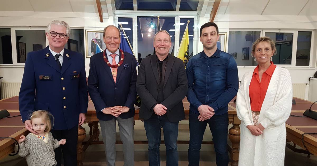 Burgemeester ontvangt laureaten van de arbeid | Buggenhout | hln.be