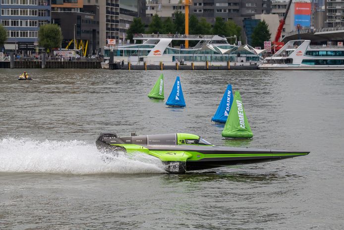 Botenrace had spektakel moeten zijn: ‘Mamma, moet ik dit filmen? Dit is ...